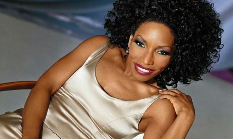Stephanie Mills - Singersroom.com