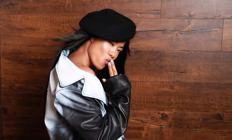 Mila J - Singersroom.com