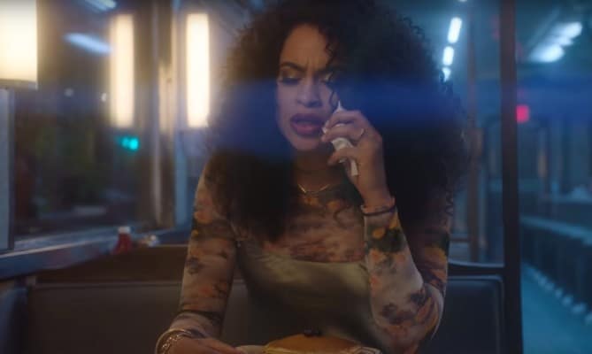 Nicole Bus - Singersroom.com