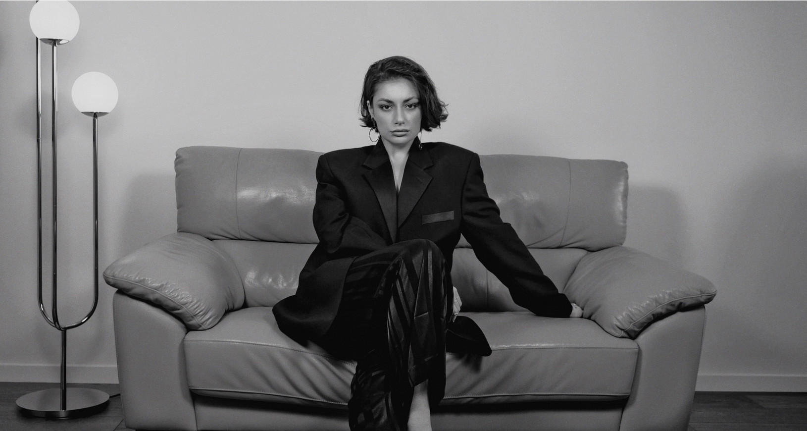 Phoebe Day releases new single, “Trust” - Singersroom.com