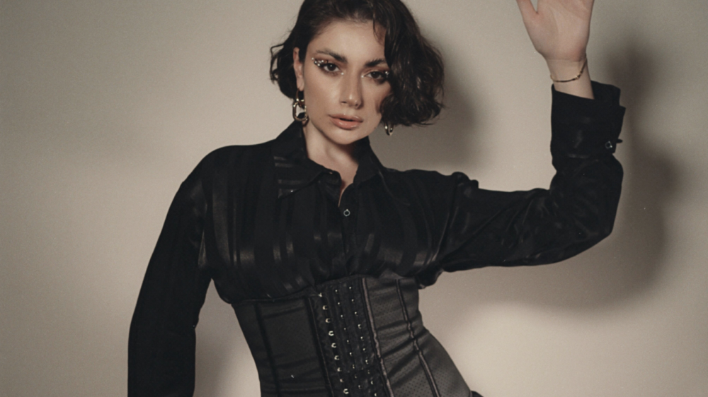 Phoebe Day releases new single, “Trust” - Singersroom.com