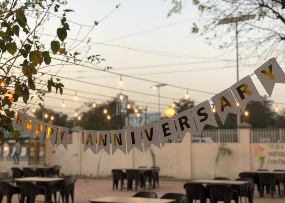 20 Songs for Parent’s Anniversary - Singersroom.com