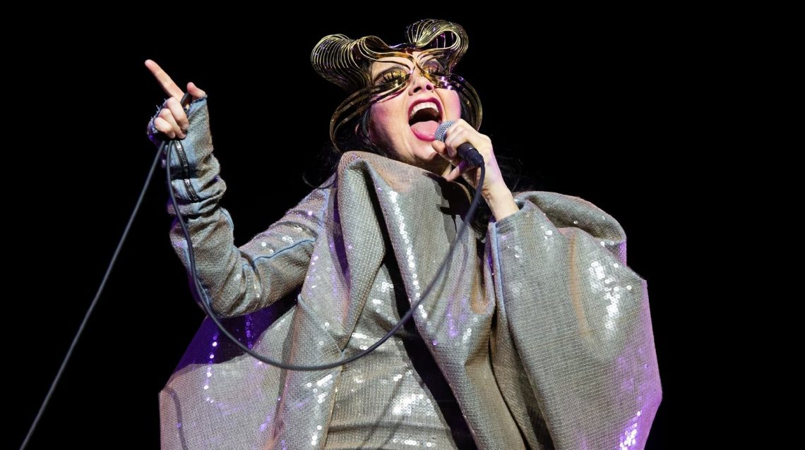 10 Best Björk Songs of All Time - Singersroom.com