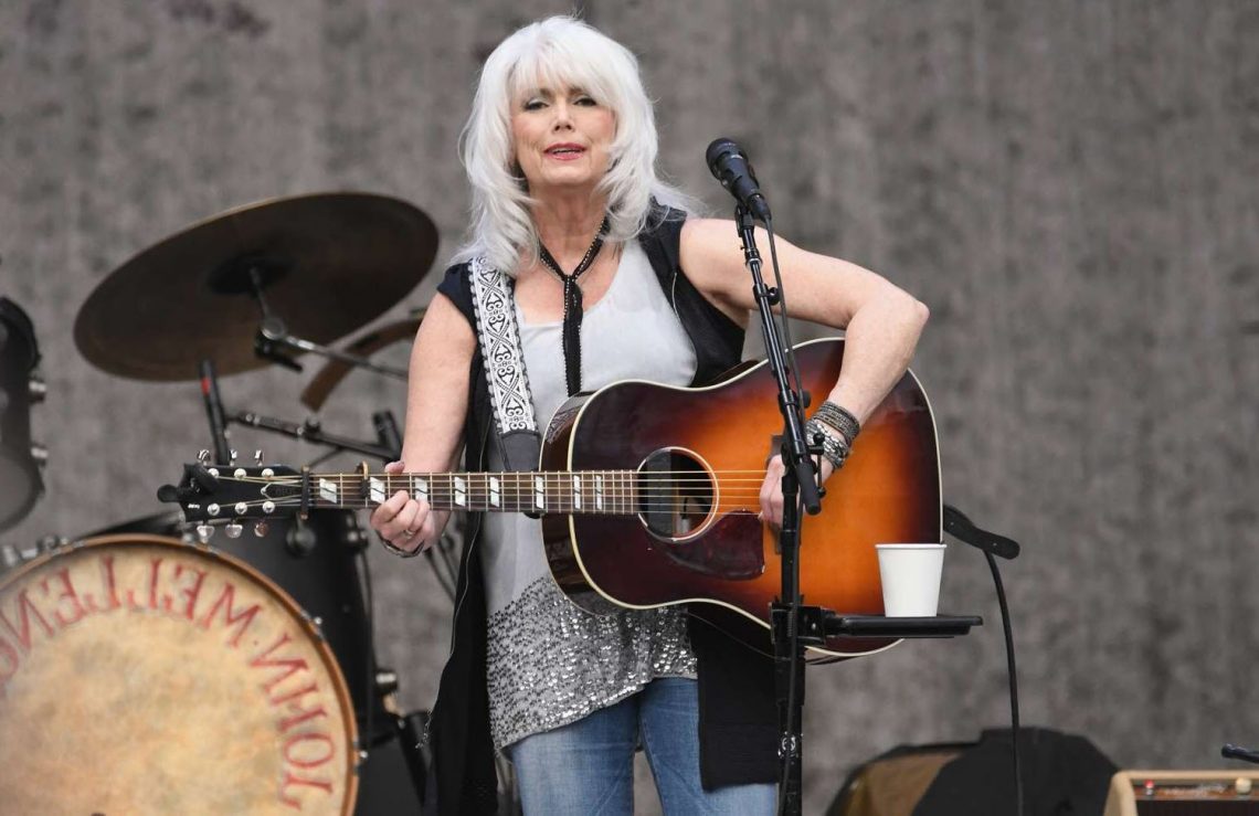 10 Best Emmylou Harris Songs of All Time - Singersroom.com