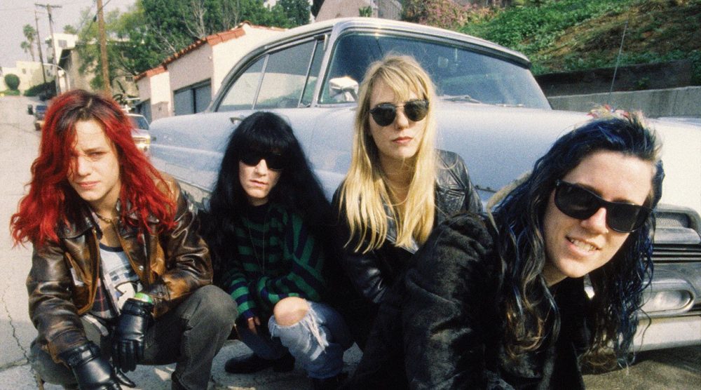 10 Best L7 Songs of All Time - Singersroom.com