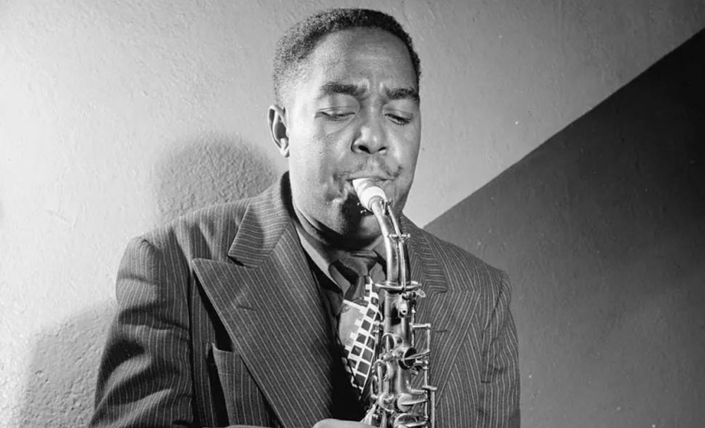 20 Famous Saxophone Players - Singersroom.com