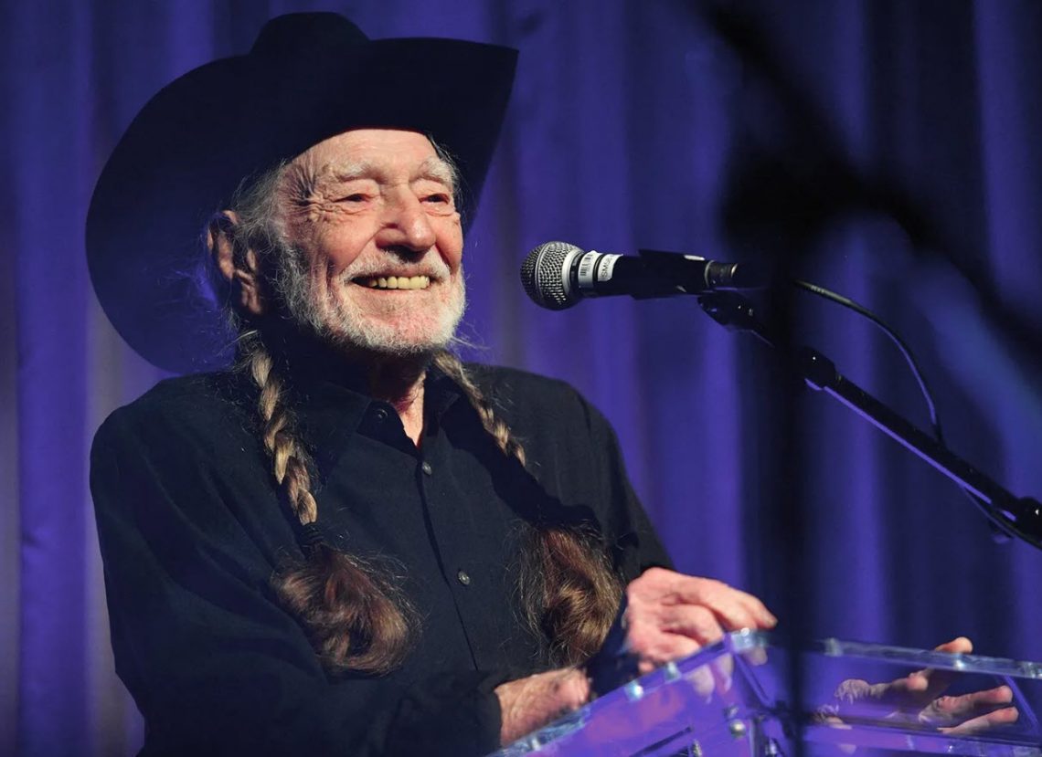 10 Best Willie Nelson Songs of All Time - Singersroom.com