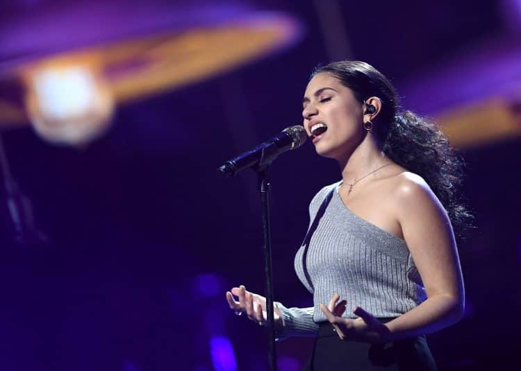 10 Best Alessia Cara Songs of All Time - Singersroom.com