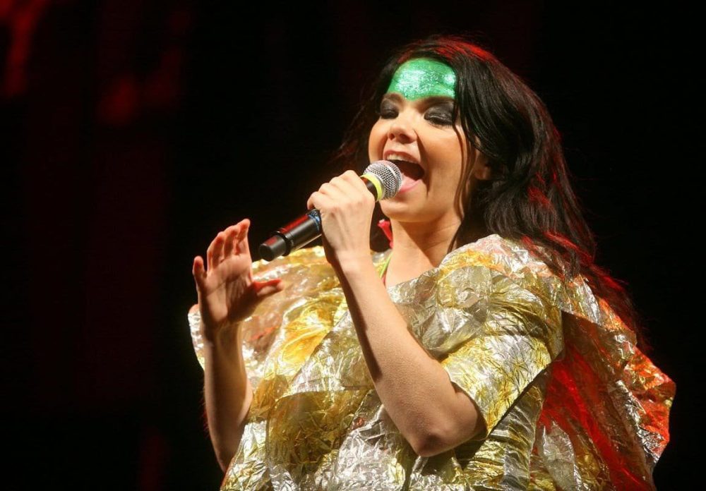 10 Best Bjork Songs of All Time - Singersroom.com