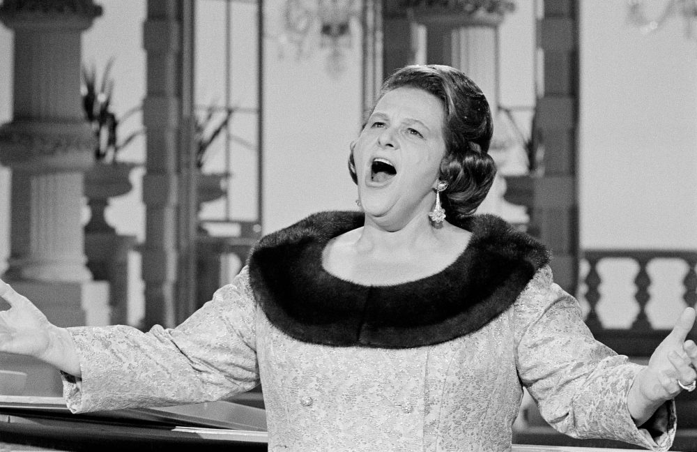 10 Best Kate Smith Songs of All Time - Singersroom.com