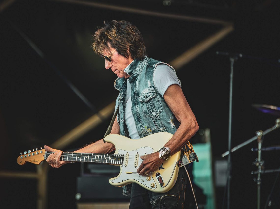 10 Best Beck Songs of All Time - Singersroom.com