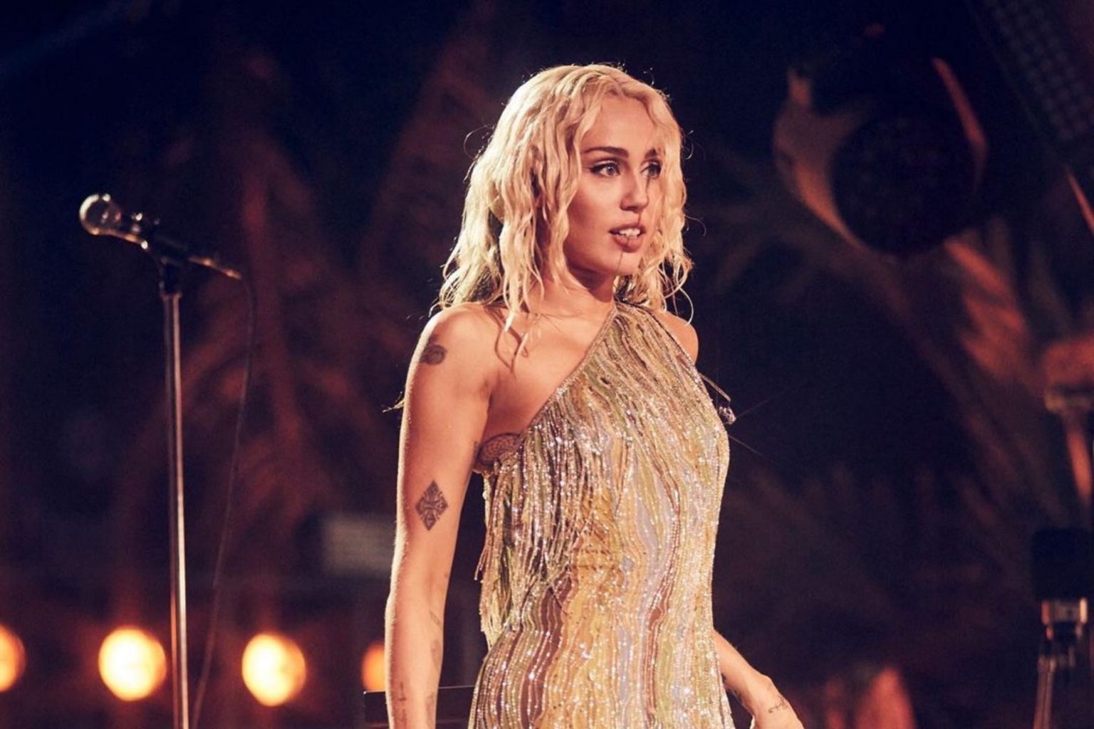 10 Best Miley Cyrus Songs of All Time - Singersroom.com