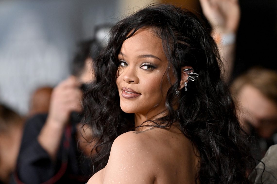 10 Best Rihanna Songs of All Time - Singersroom.com