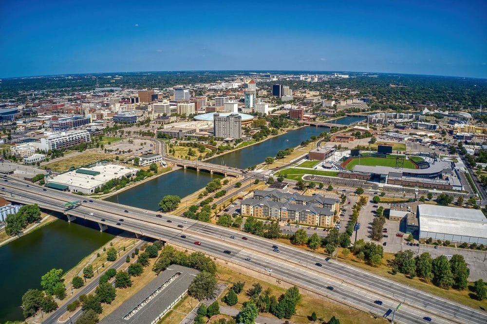 10 Famous Singers from Kansas - Singersroom.com