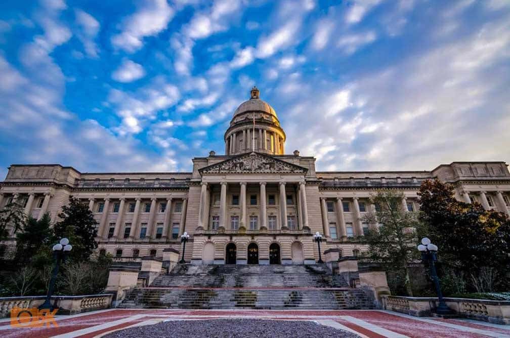 10 Famous Singers from Kentucky - Singersroom.com