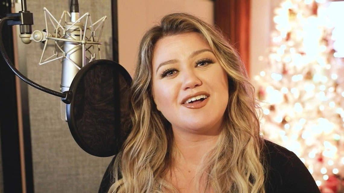 10 Best Kelly Clarkson Songs of All Time - Singersroom.com