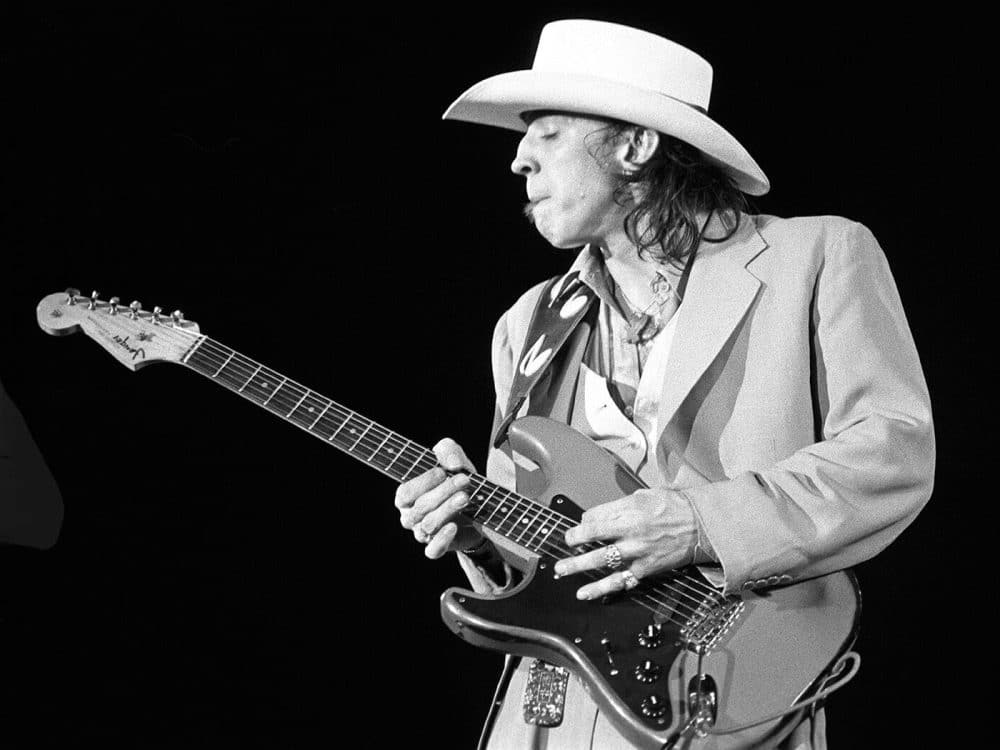 10 Best Stevie Ray Vaughan Songs of All Time - Singersroom.com