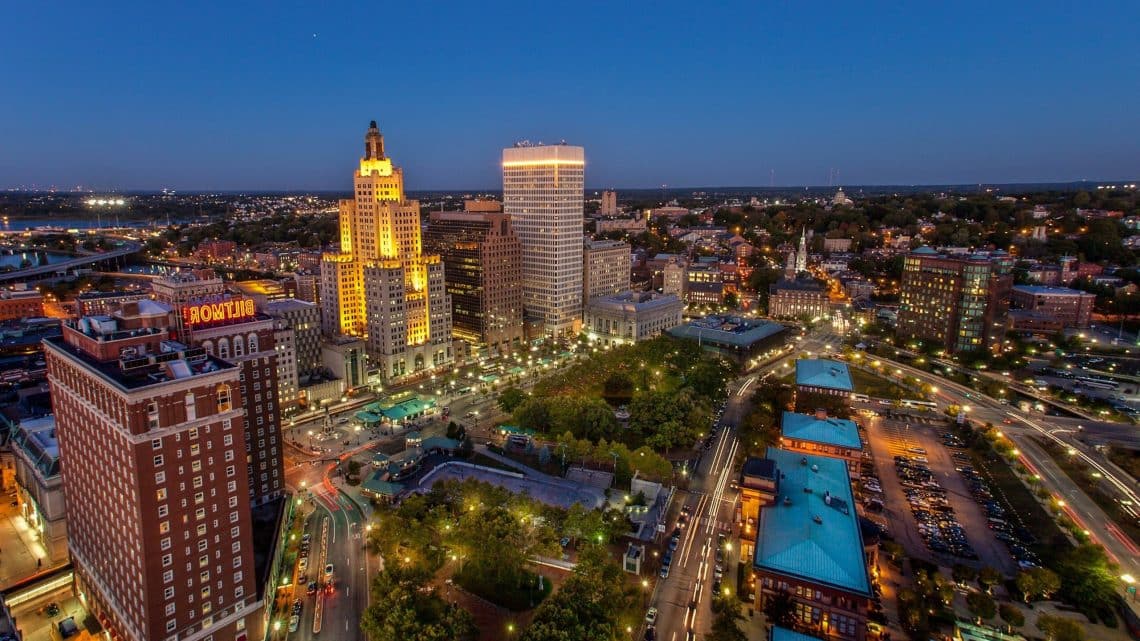 10 Famous Singers from Rhode Island - Singersroom.com