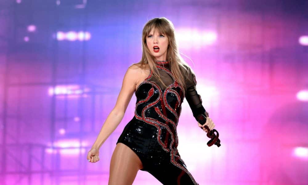10 Best Taylor Swift Songs of All Time - Singersroom.com