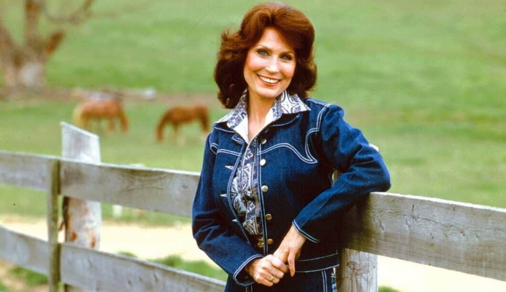 10 Best Loretta Lynn Songs of All Time - Singersroom.com
