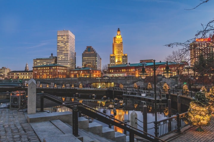 10 Famous Singers from Rhode Island - Singersroom.com