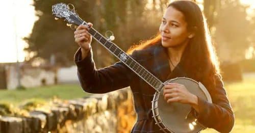 15 Best Folk Music Singers of All Time - Singersroom.com