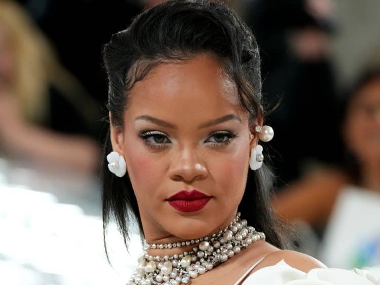 10 Best Rihanna Songs of All Time - Singersroom.com