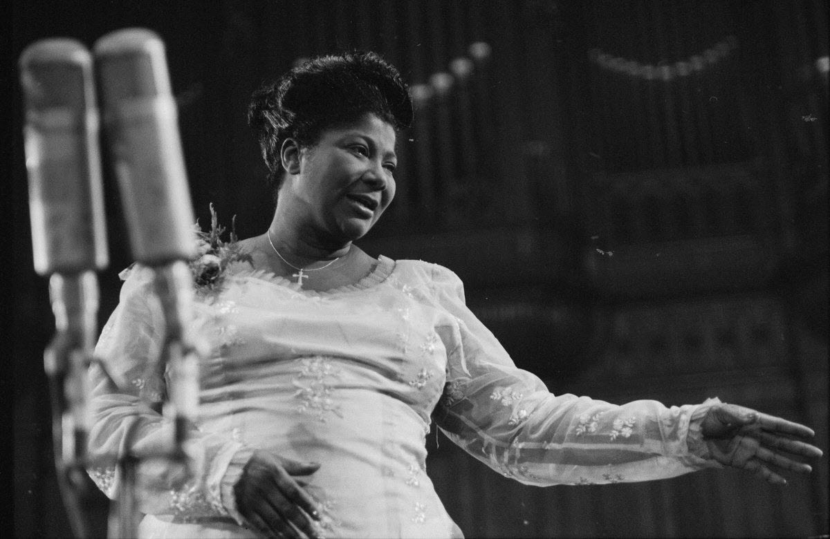 15 Best Christian Gospel Singers of All Time - Singersroom.com