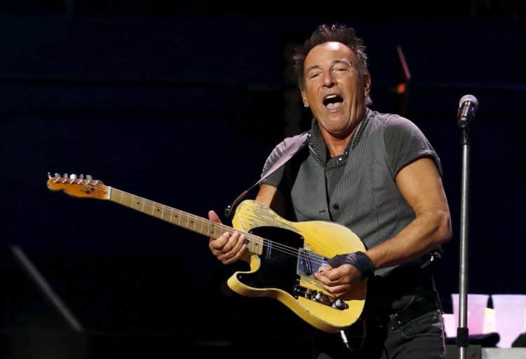 10 Best Bruce Springsteen Songs of All Time - Singersroom.com