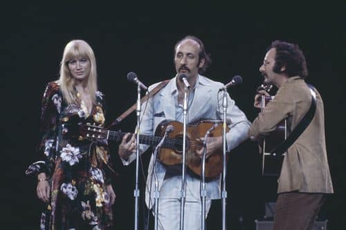 15 Best Folk Music Singers of All Time - Singersroom.com