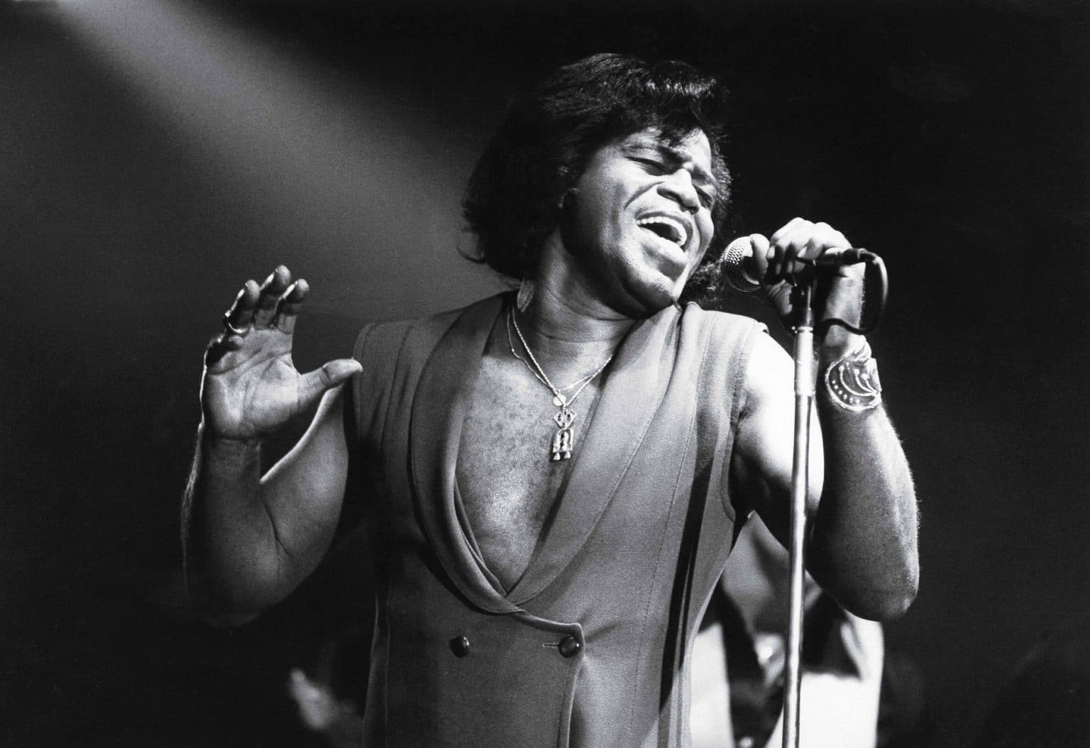 15 Best R&B Singers of All Time - Singersroom.com