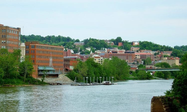 10 Famous Singers from West Virginia - Singersroom.com