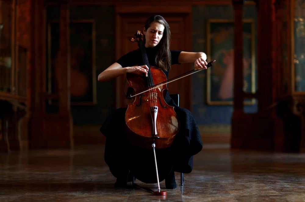 15 Best Cello Players of All Time - Singersroom.com