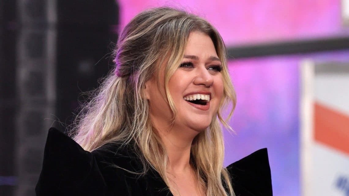 10 Best Kelly Clarkson Songs of All Time - Singersroom.com