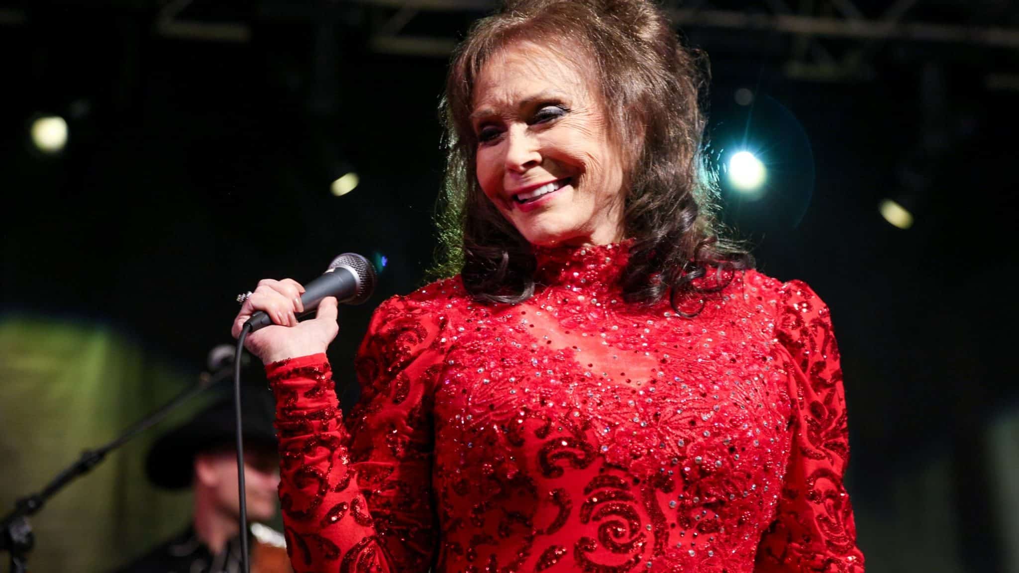 10 Best Loretta Lynn Songs of All Time - Singersroom.com