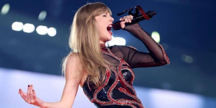 10 Best Taylor Swift Songs of All Time - Singersroom.com