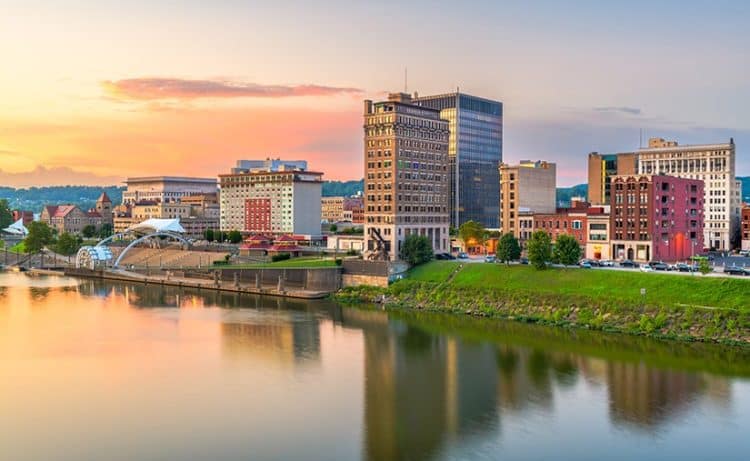 10 Famous Singers from West Virginia - Singersroom.com