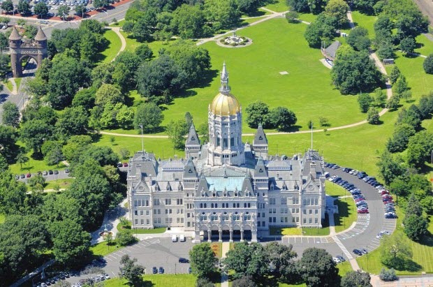 10 Famous Singers from Connecticut - Singersroom.com