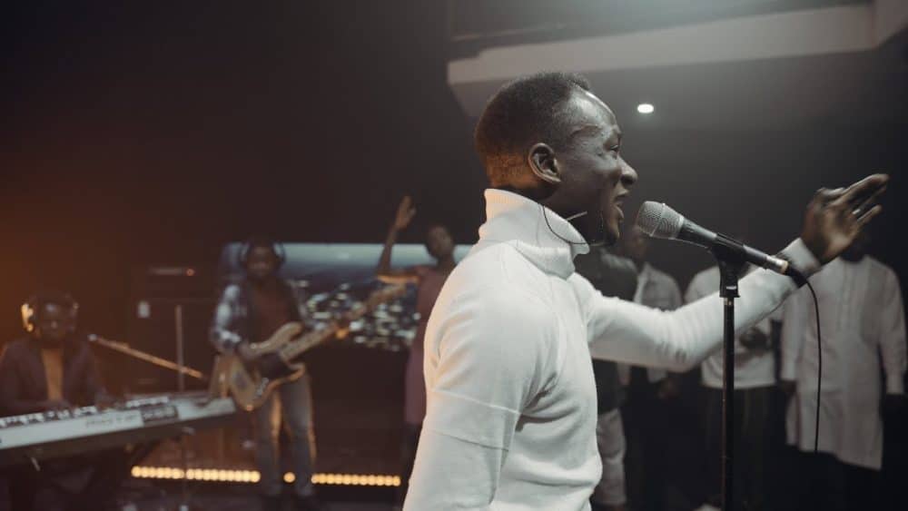 15 Best Christian Gospel Singers of All Time - Singersroom.com