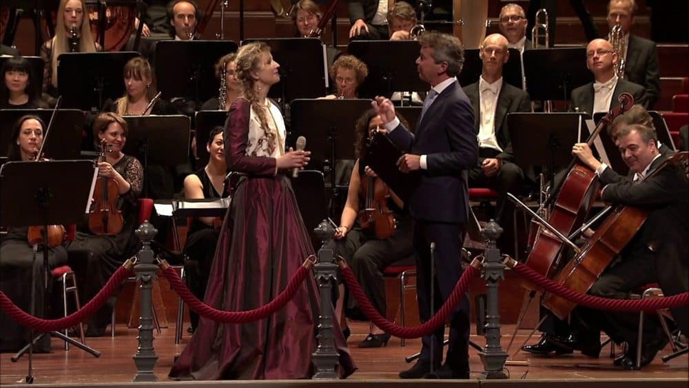 15 Best Opera Songs of All Time - Singersroom.com