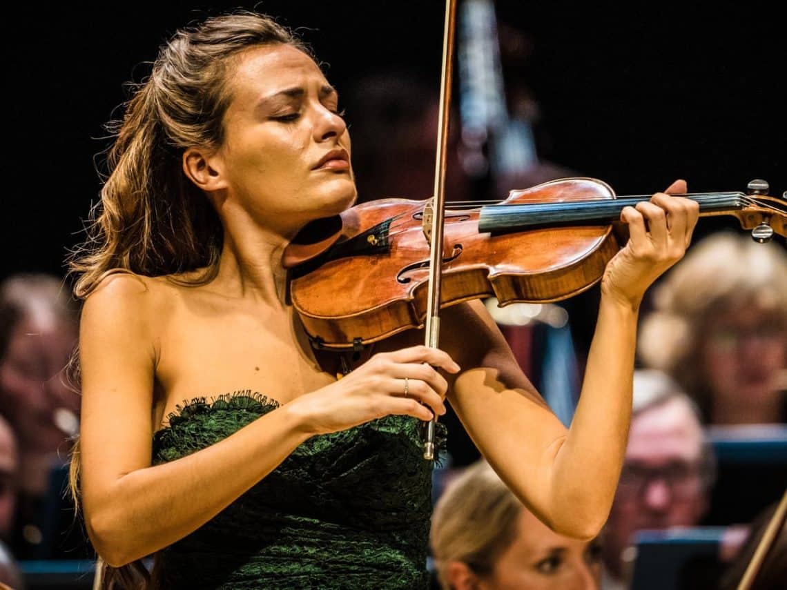 15 Best Violin Players of All Time - Singersroom.com