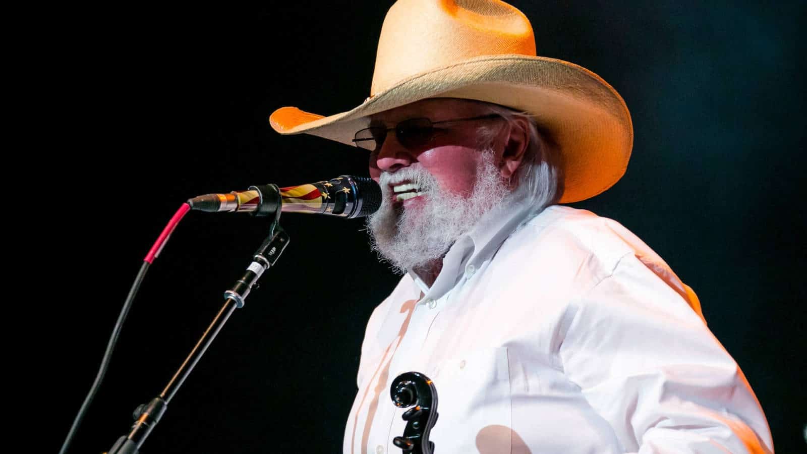 15 Best Country Singers of All Time - Singersroom.com