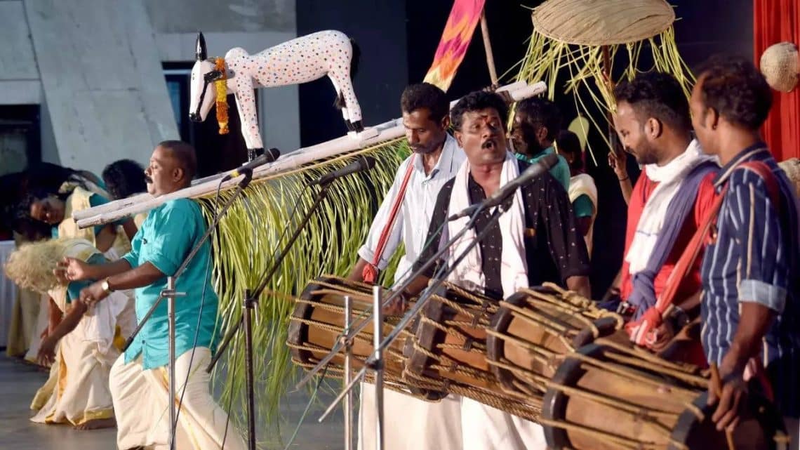 15 Best Folk Music Songs of All Time - Singersroom.com