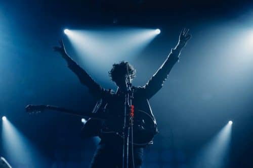 15 Best Male Singers of All Time - Singersroom.com