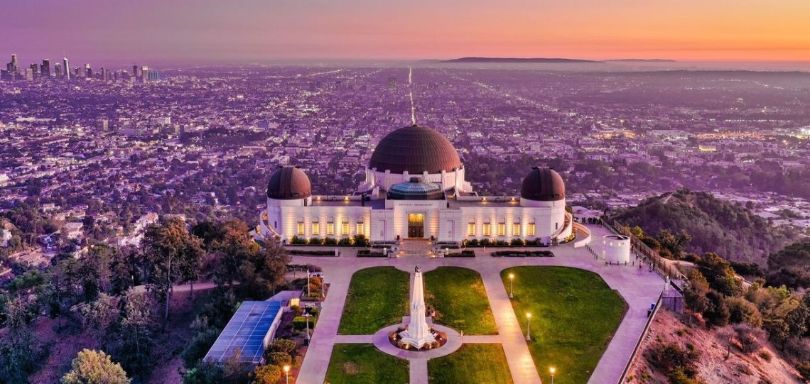 10 Famous Singers from California - Singersroom.com