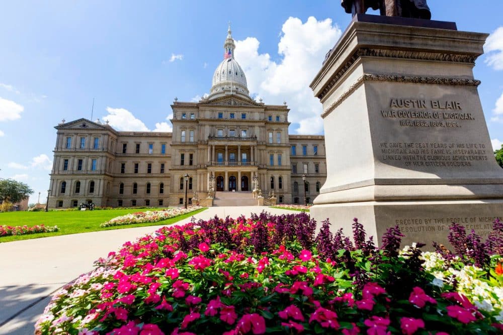 10 Famous Singers from Michigan - Singersroom.com