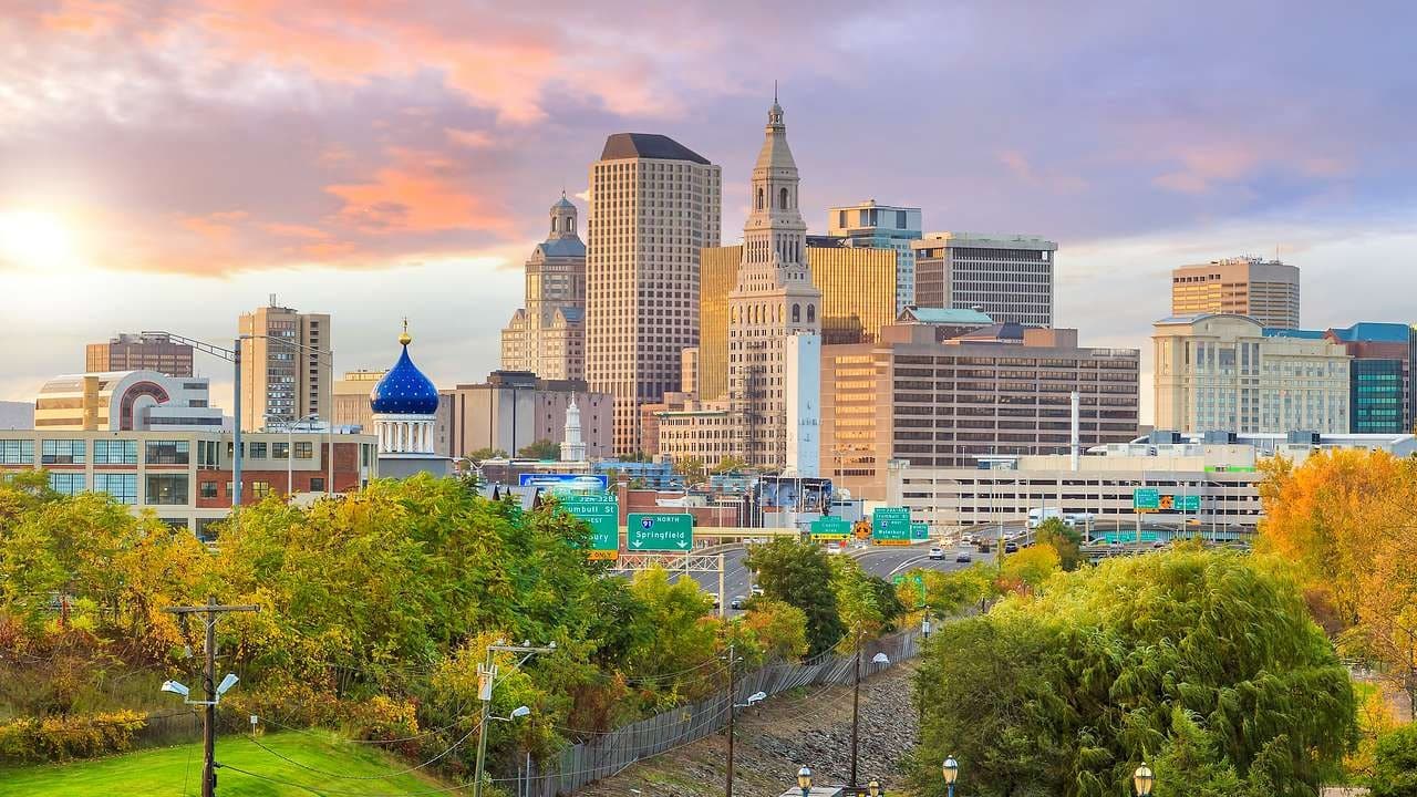 10 Famous Singers from Connecticut - Singersroom.com