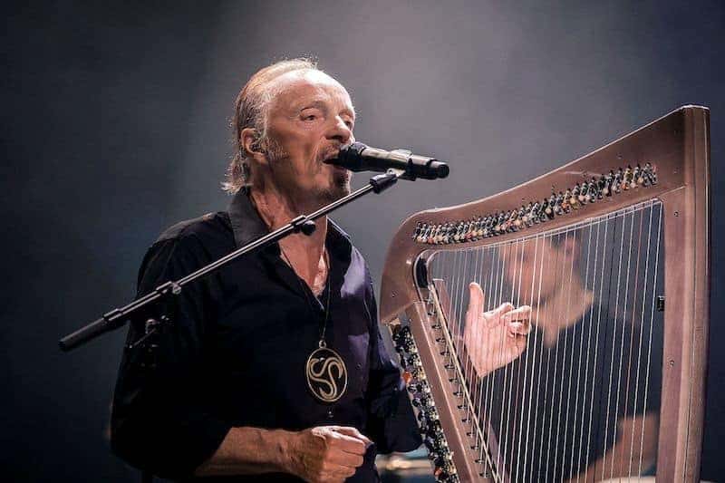 15 Best Harp Players of All Time - Singersroom.com