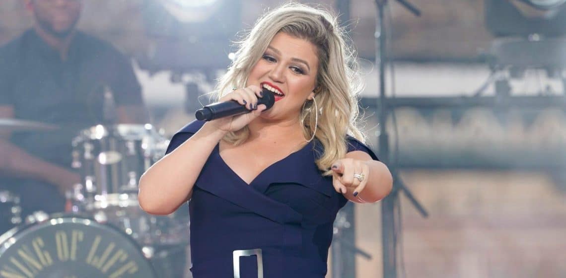 10 Best Kelly Clarkson Songs of All Time - Singersroom.com