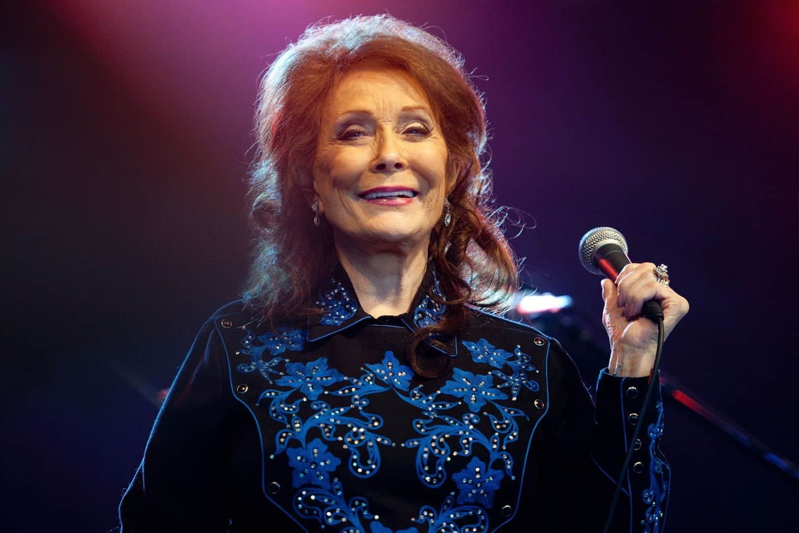 10 Best Loretta Lynn Songs of All Time - Singersroom.com